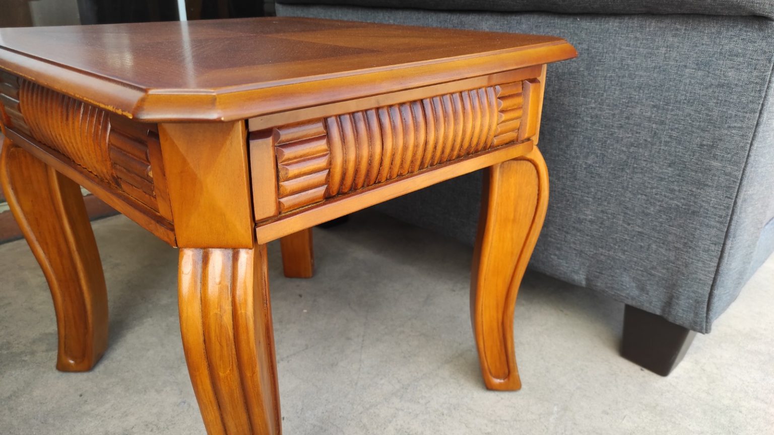 GOLDEN HONEY COLOR END TABLE