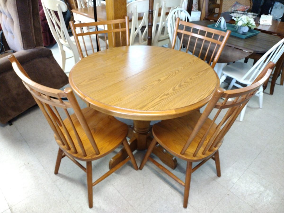 Round Formica Table: 4 Chairs & 2 Boards | Roth & Brader Furniture