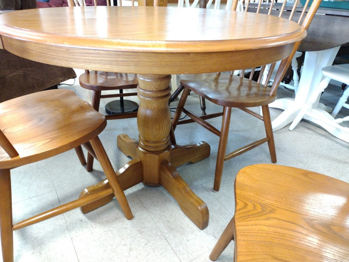 Round Formica Table: 4 Chairs & 2 Boards | Roth & Brader Furniture