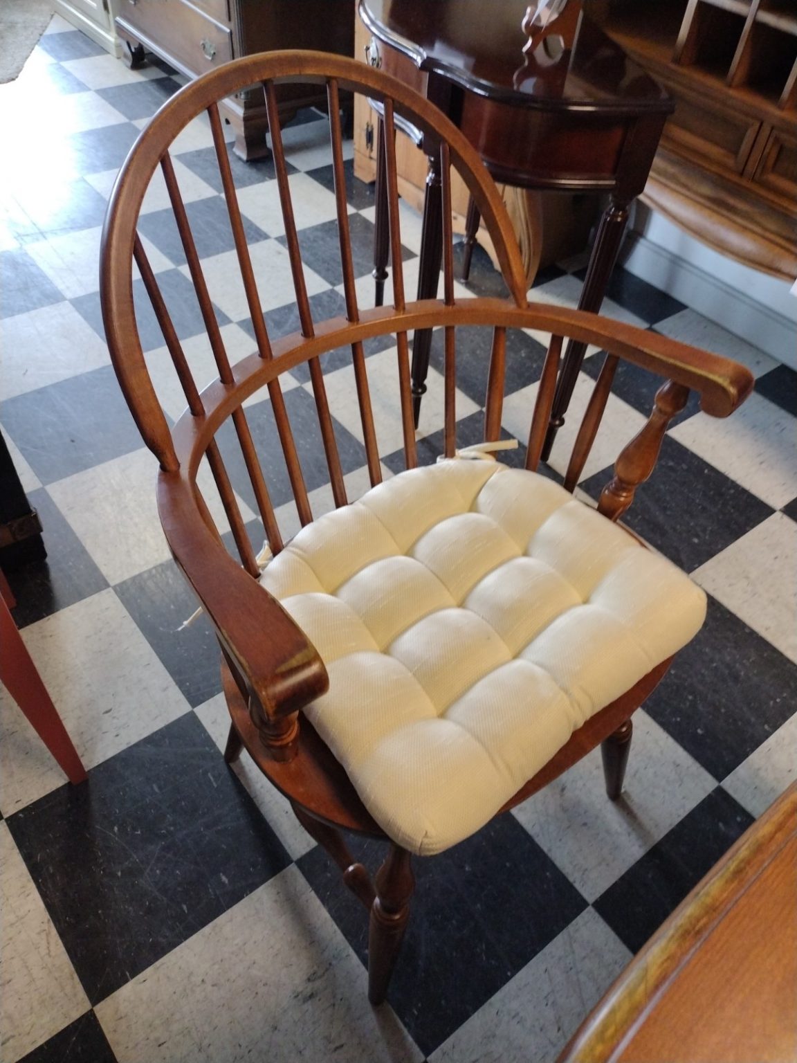 Moosehead Table, 6 Chairs & 1 Board | Roth & Brader Furniture