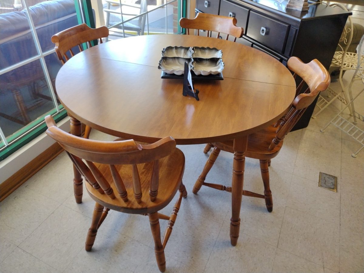 Round Formica Table, 4 Chairs & 1 Board | Roth & Brader Furniture