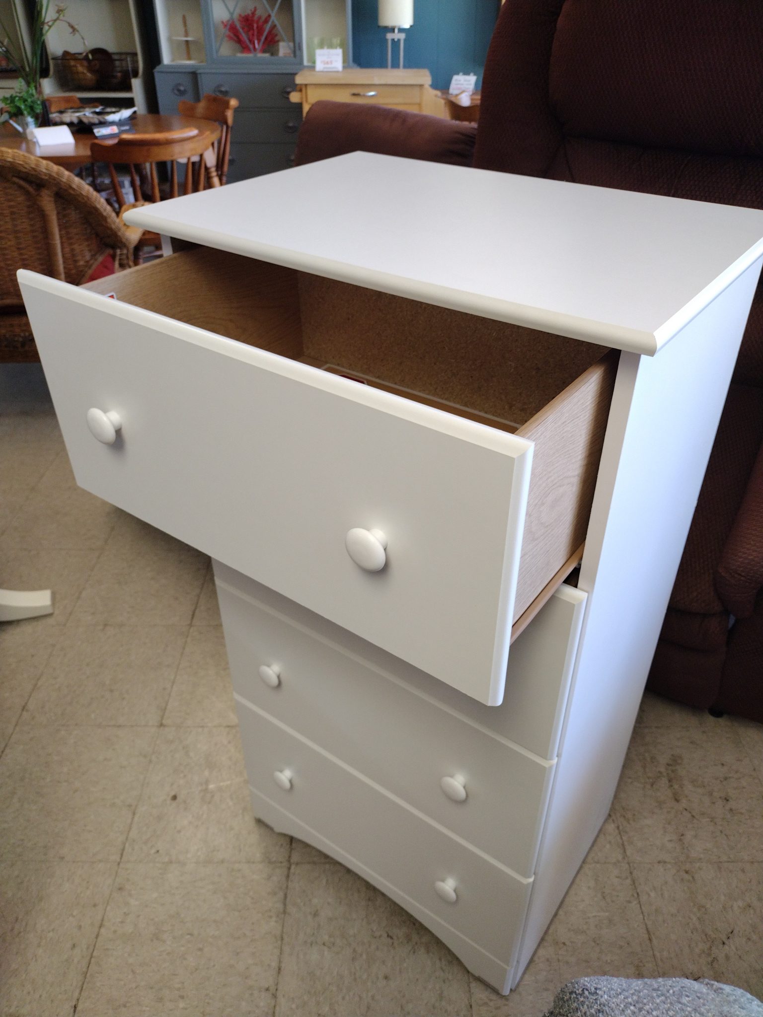 White 4 Drawer Chest | Roth & Brader Furniture