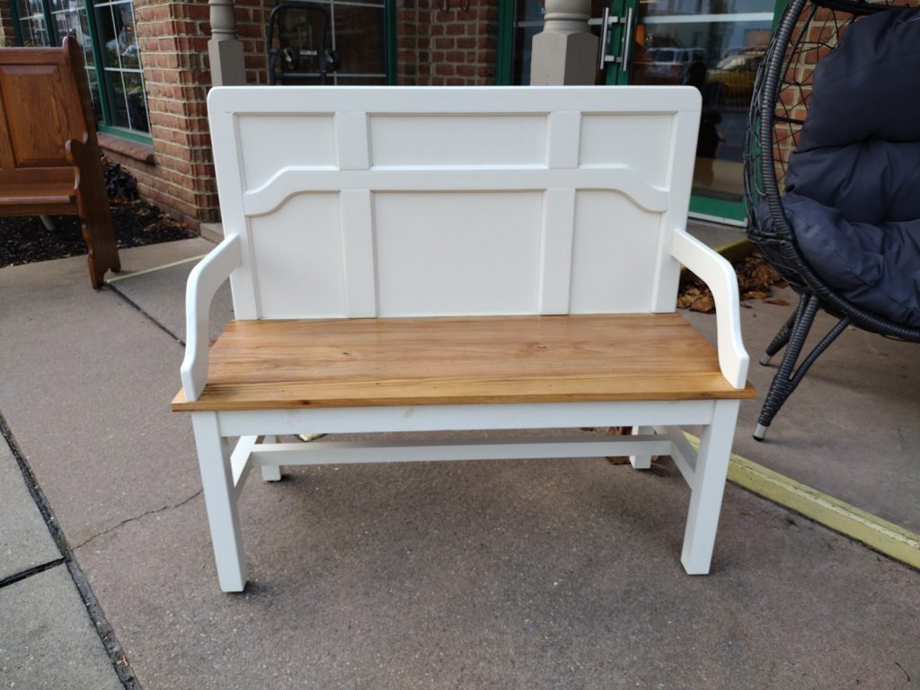 Painted White Entry Bench | Roth & Brader Furniture