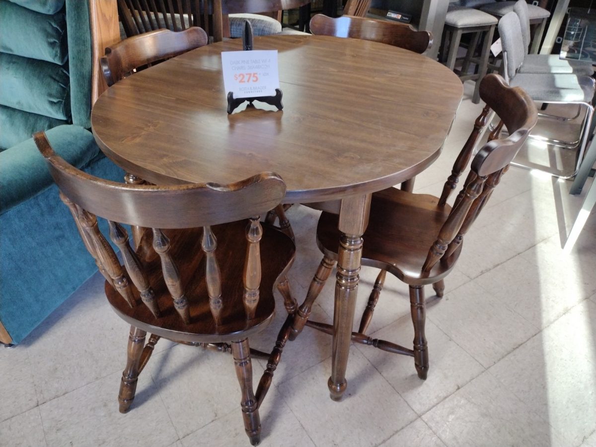 Dark Pine Table & 4 Chairs | Roth & Brader Furniture
