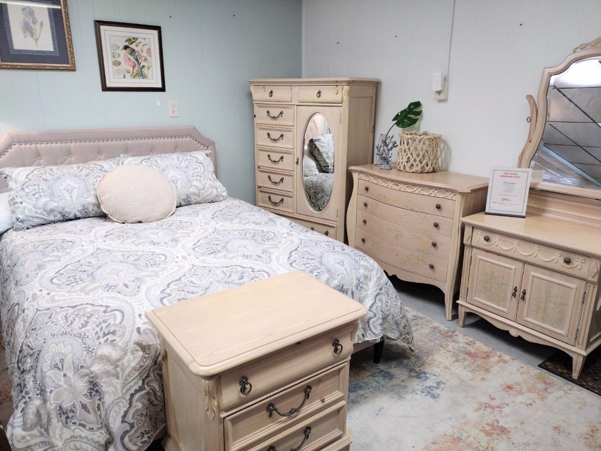 Cream Color Bedroom Set | Roth & Brader Furniture