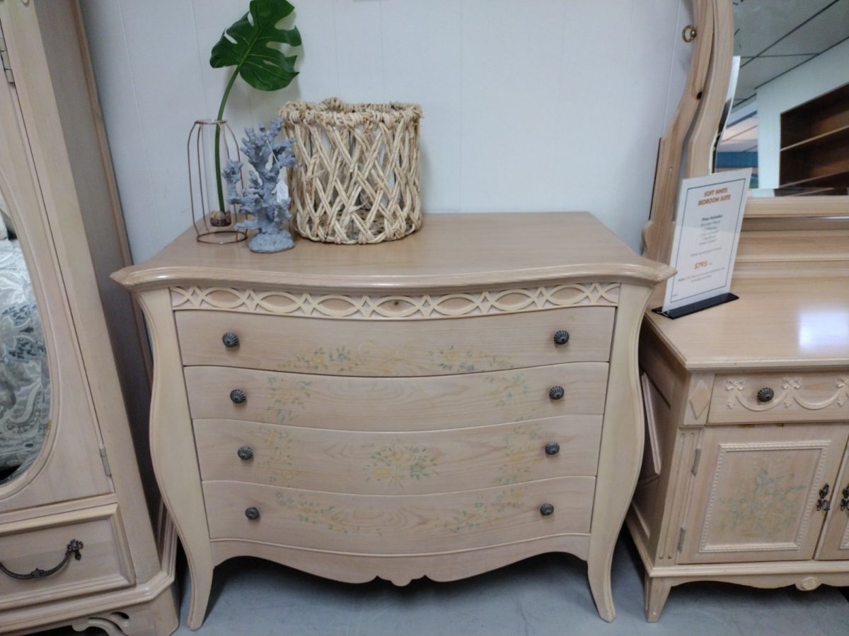 Cream Color Bedroom Set | Roth & Brader Furniture