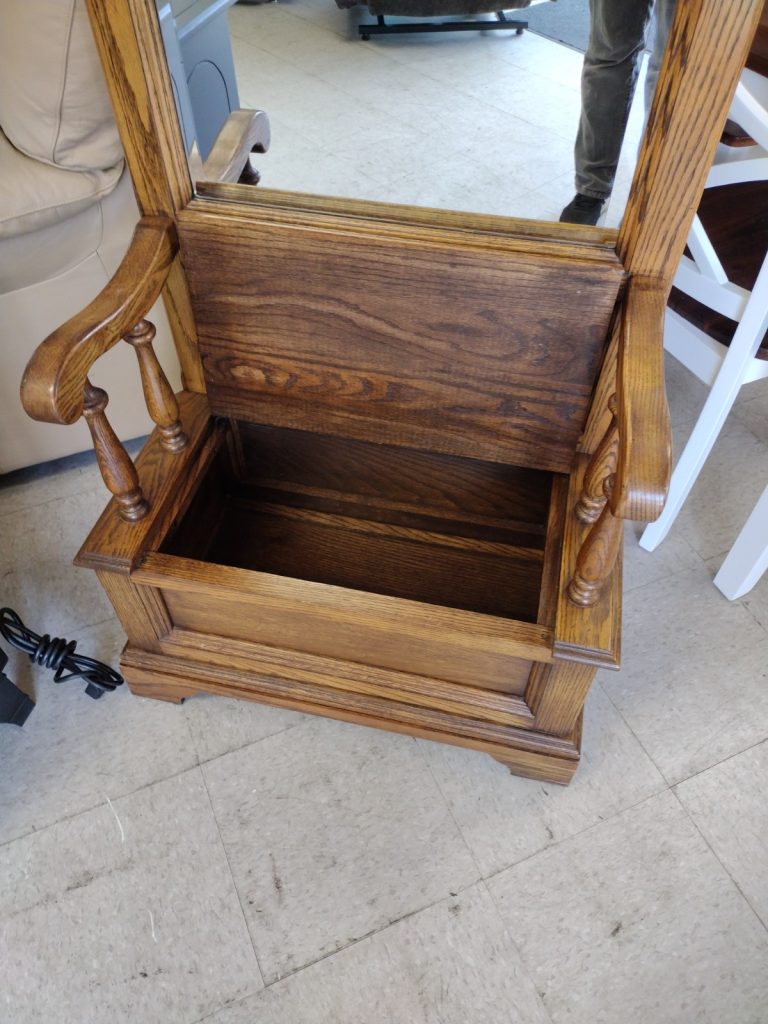 Oak Entryway Hall Tree | Roth & Brader Furniture
