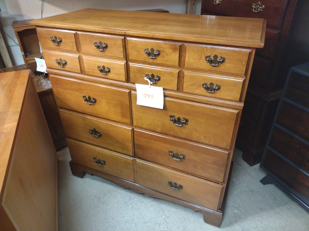 Maple Twin Size Bedroom Set | Roth & Brader Furniture