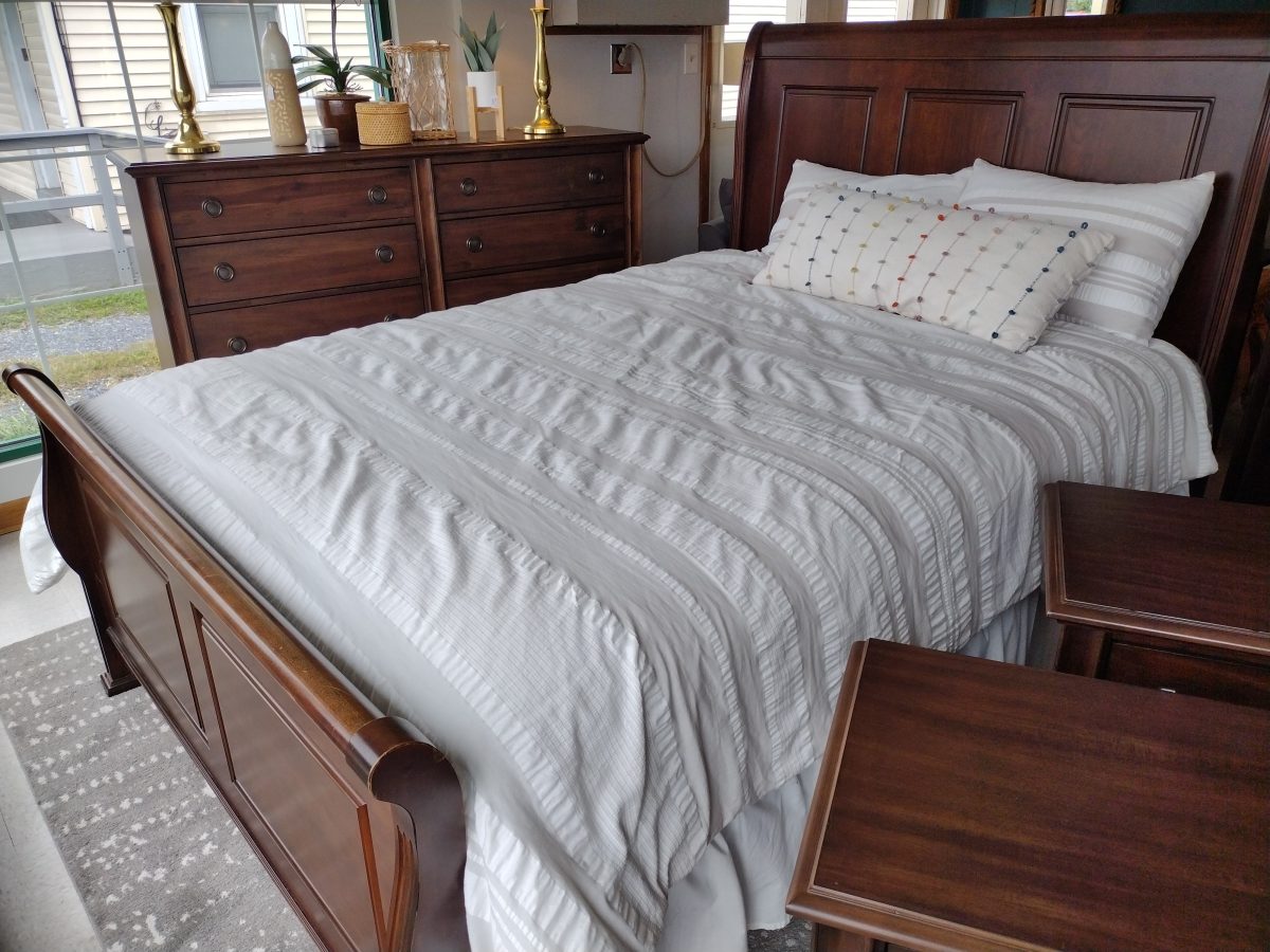 Broyhill Dark Cherry Bedroom Suite | Roth & Brader Furniture