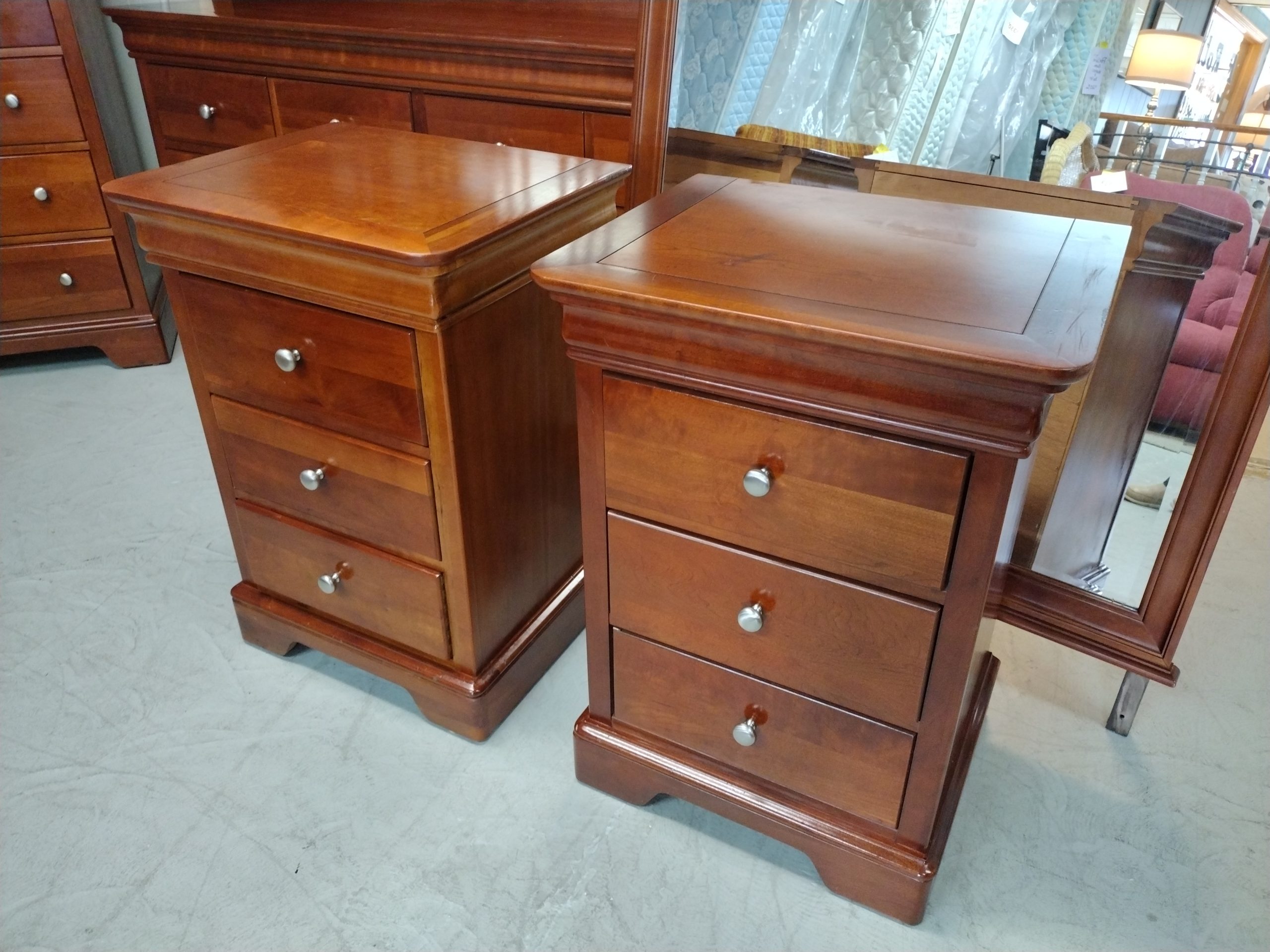 Cherry Finish King Bedroom Set | Roth & Brader Furniture