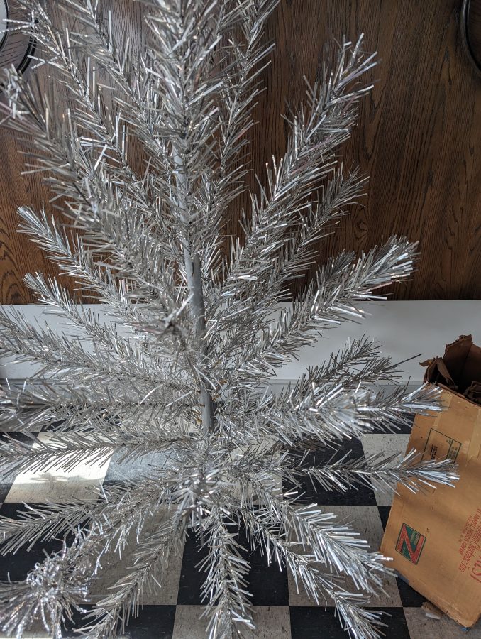 6' Vintage Silver Christmas Tree | Roth & Brader Furniture
