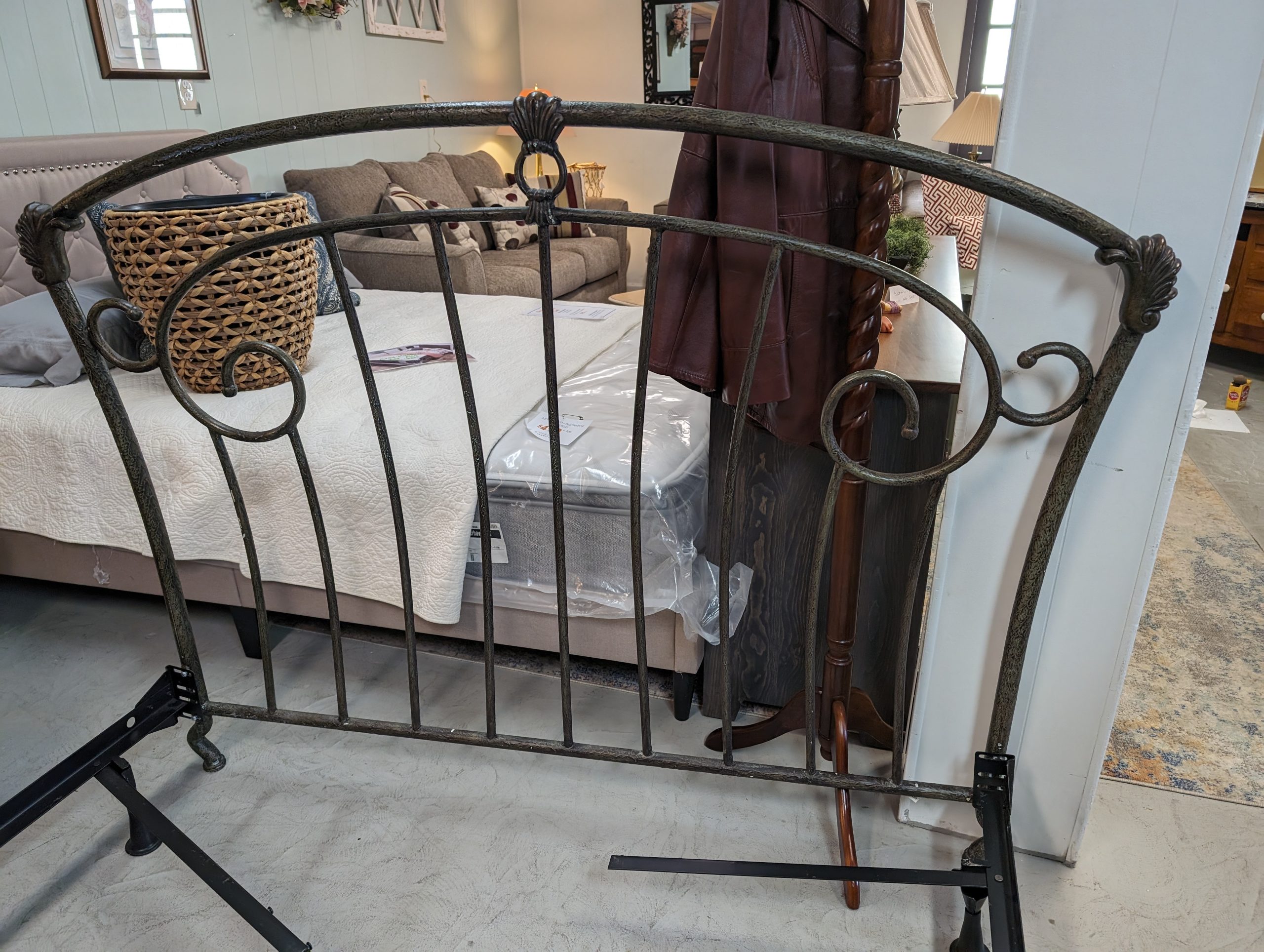 Queen Metal Headboard and Rails | Roth & Brader Furniture