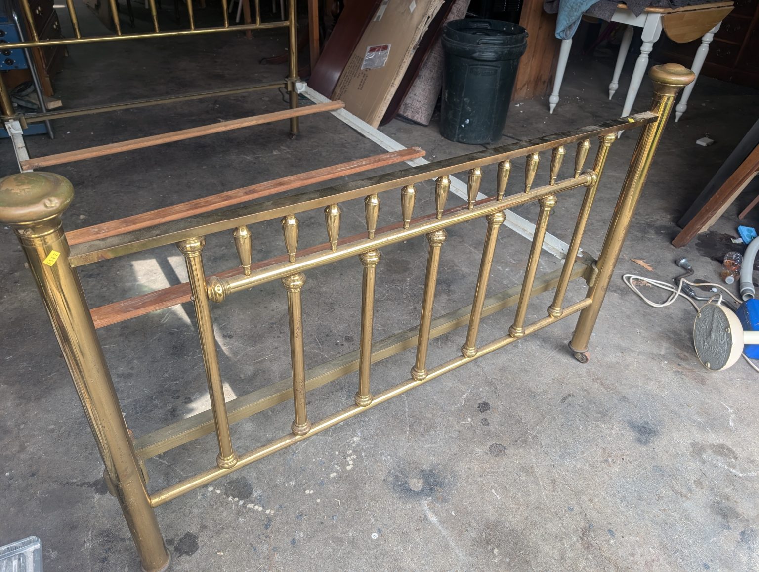 Full Size Antique Brass Bed | Roth & Brader Furniture
