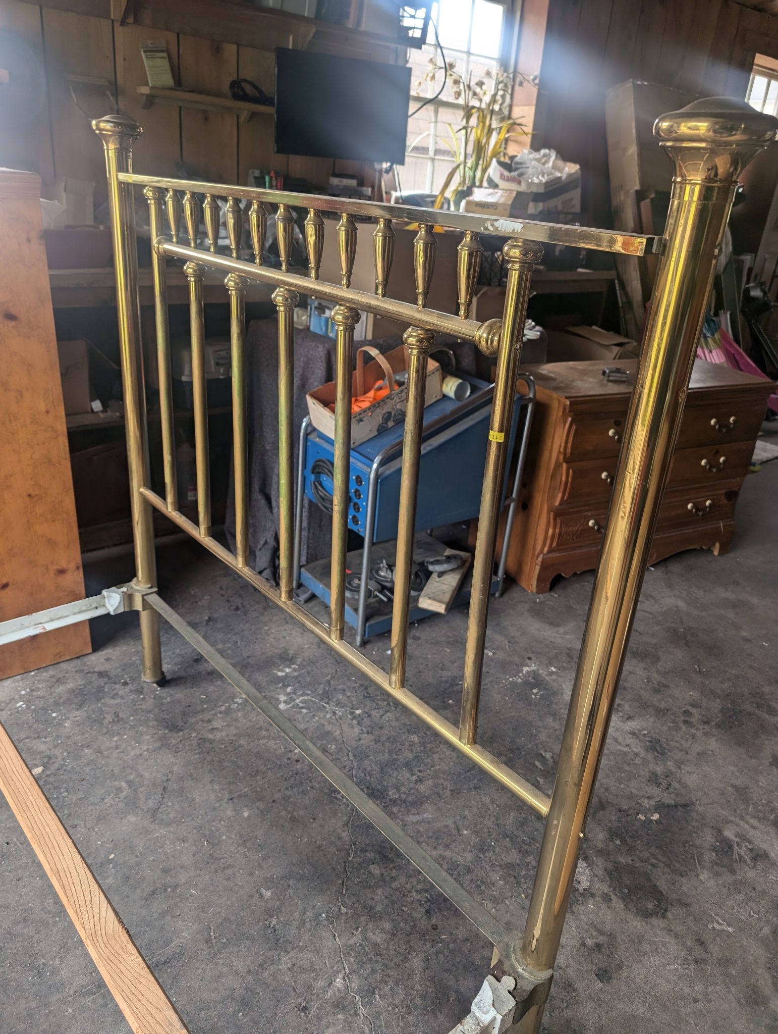 Full Size Antique Brass Bed | Roth & Brader Furniture